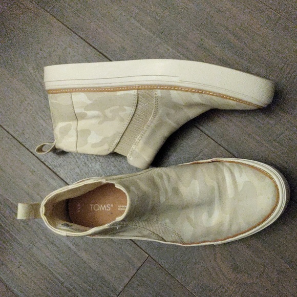 Toms | Shoes | Toms Bryce Tan Camo Hitop Sneakers | Poshmark